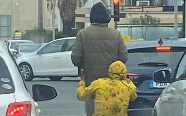 Δεν πάει ο νους σας τι έκαναν δύο άντρες στη μέση του δρόμου στη Λεμεσό ...